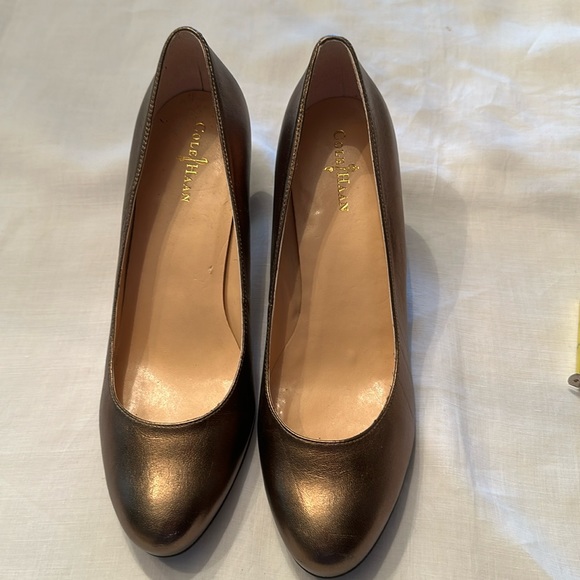 Cole Haan | Shoes | Cole Hahn Gold Leather 25 Heels Sizes 75 B | Poshmark